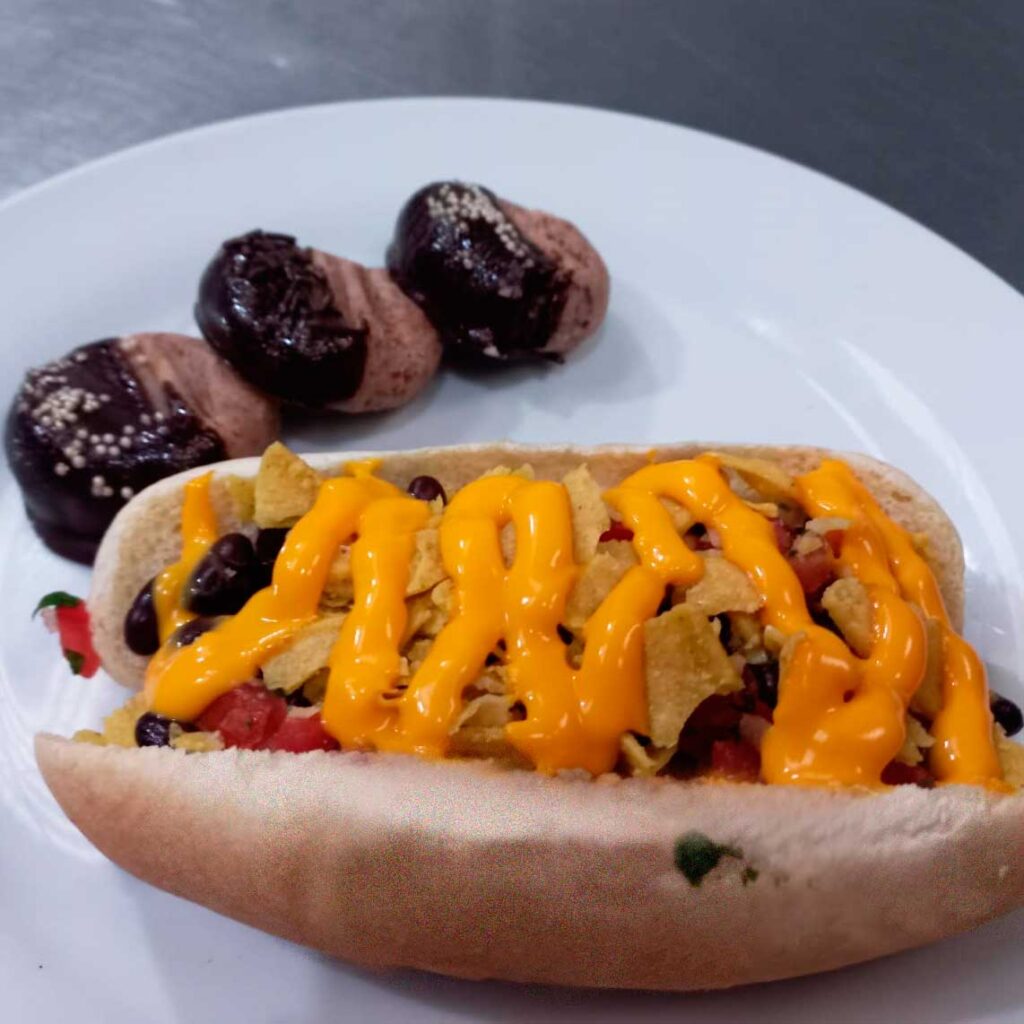 Hot dog con nachos y frijoles - BonpaiMeals